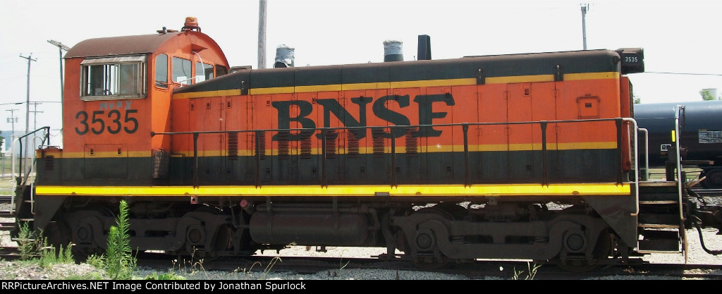 BNSF 3535, right side with front windows